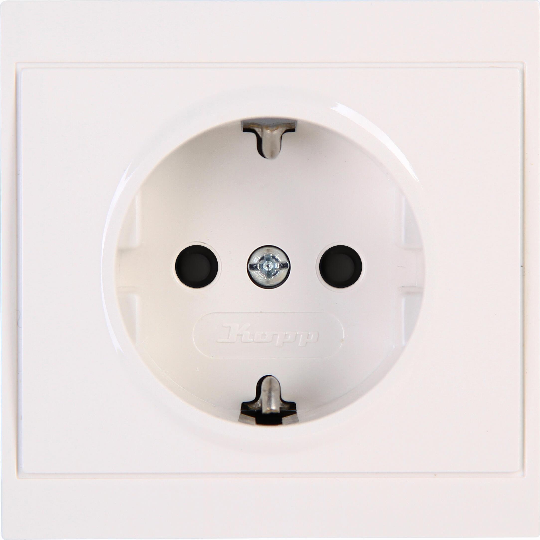 MALTA - earthed socket outlet with shutter, colour: white - Heinrich ...
